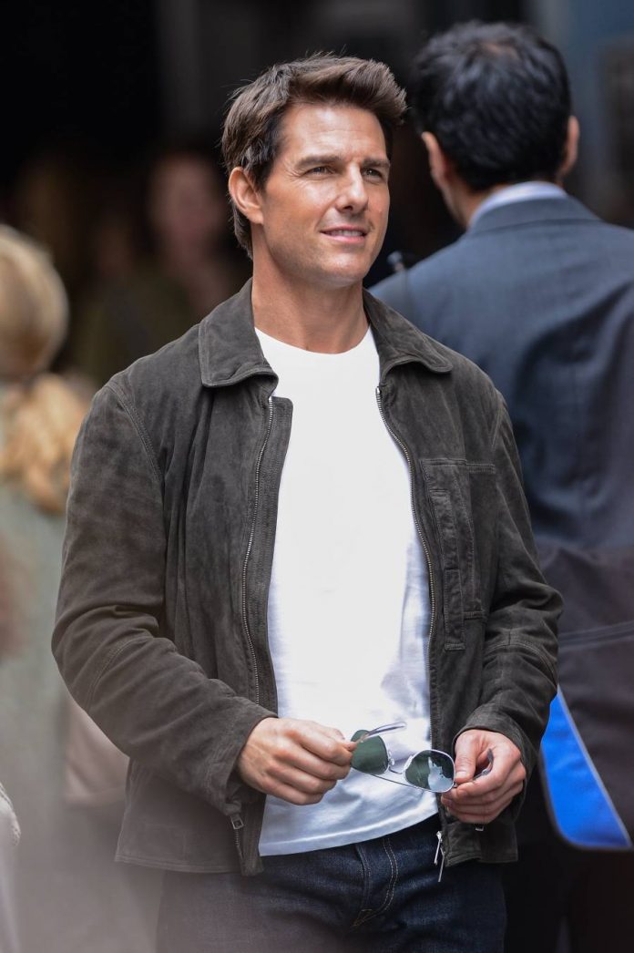 15 Most Handsome Hollywood Actors & Their Height