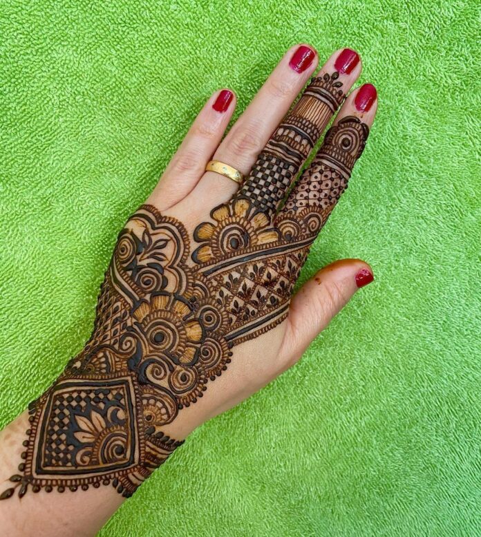 53 Modern Back Hand Mehndi Designs for Wedding, Engagement & Karwa ...